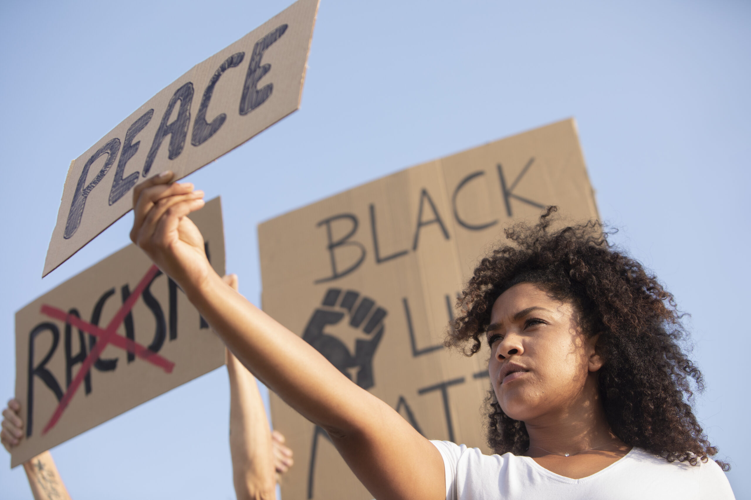 close-up-woman-fighting-peace – Illustrated Ministry